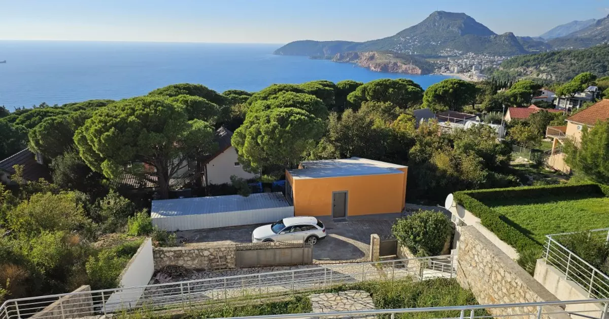 Kuća sa bazenom i panoramskim pogledom na more u naselju Ratac | Crna ...